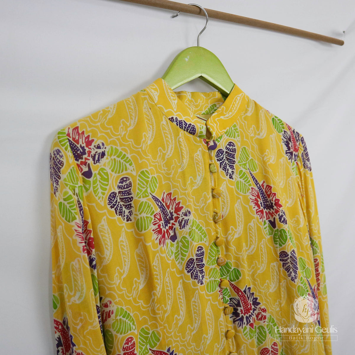Blouse Batik Bogor Motif Tilu Sauyunan – Handayani Geulis Batik Bogor